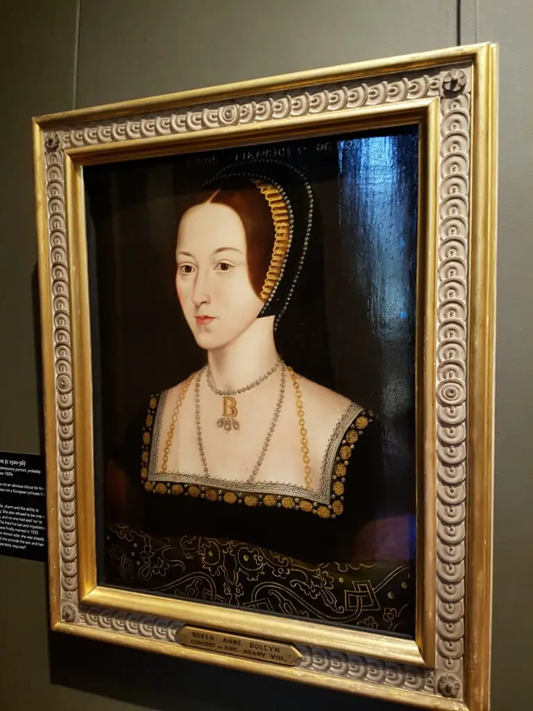 #PortraitTuesday - The Hampton Court Palace portrait of Anne Boleyn ...